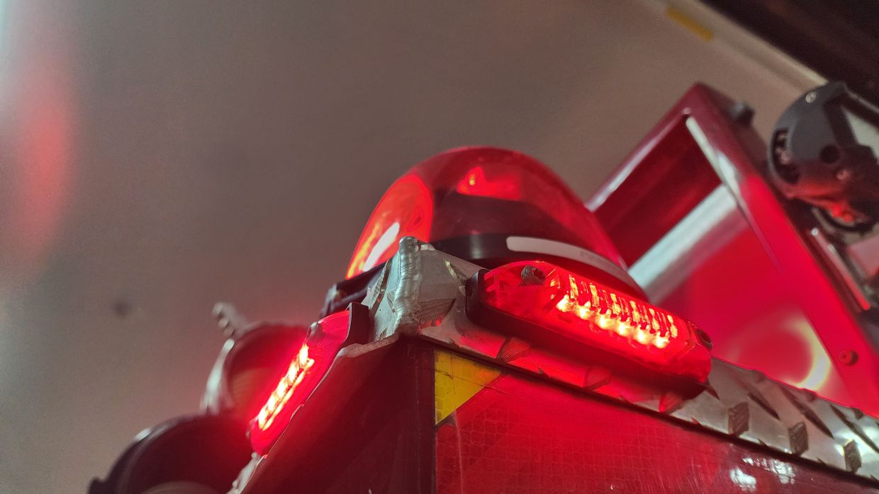 Un incendie détruit un bâtiment de l'Érablière Escuminac - TVA CIMT CHAU