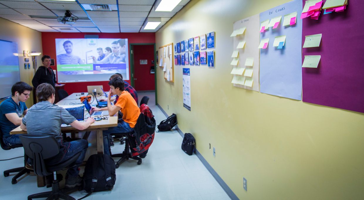 Formule novatrice : l’alternance travail-études en informatique au ...