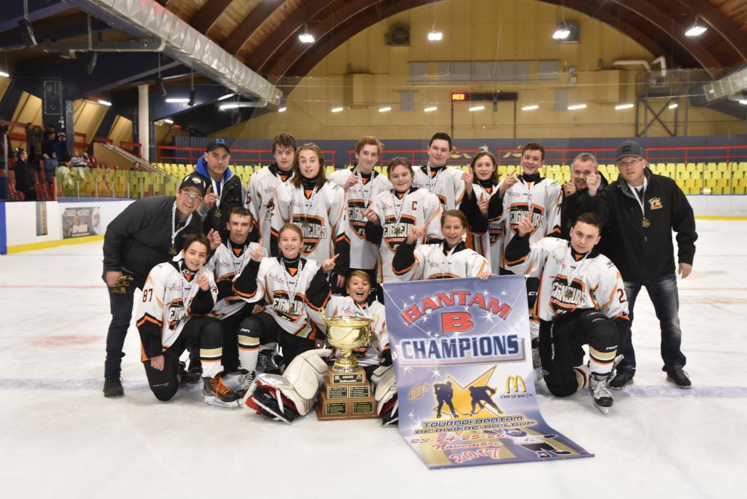Un succès sur toute la ligne pour le Tournoi bantam de Rivière-du-Loup - TVA CIMT CHAU