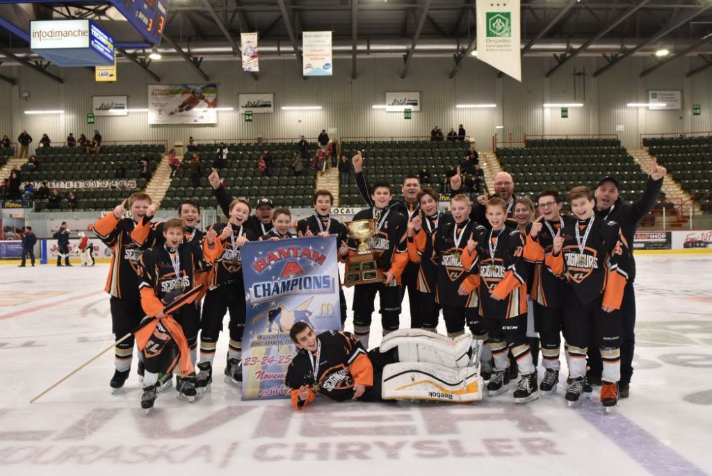 Un succès sur toute la ligne pour le Tournoi bantam de Rivière-du-Loup - TVA CIMT CHAU