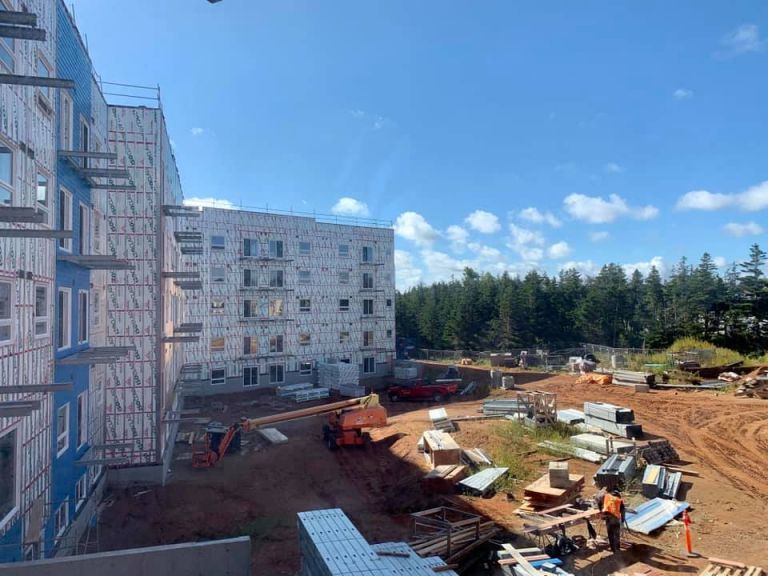 André Laforest annonce Îles 2 - TVA CIMT CHAU