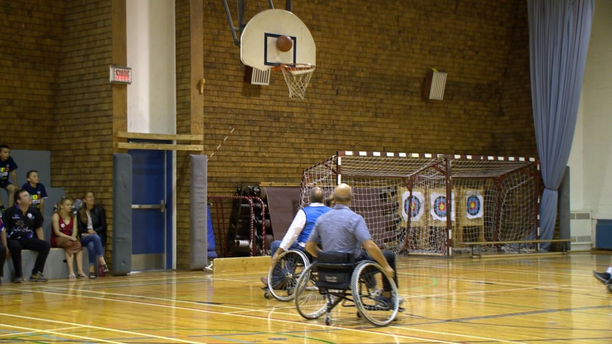 Du basketball en fauteuil roulant pour se sensibiliser à la cause des ...