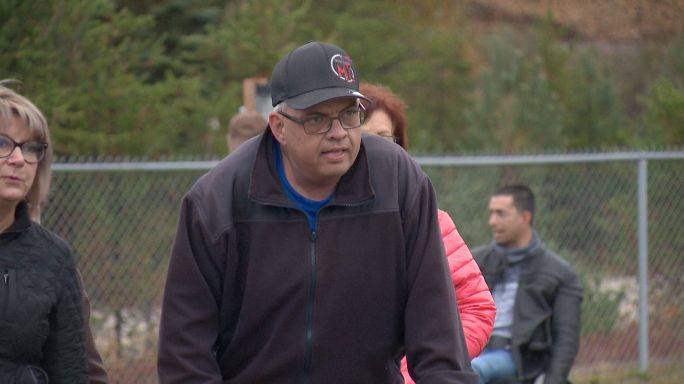 Tony Tremblay réussit son défi de marcher 100 kilomètres - TVA CIMT CHAU