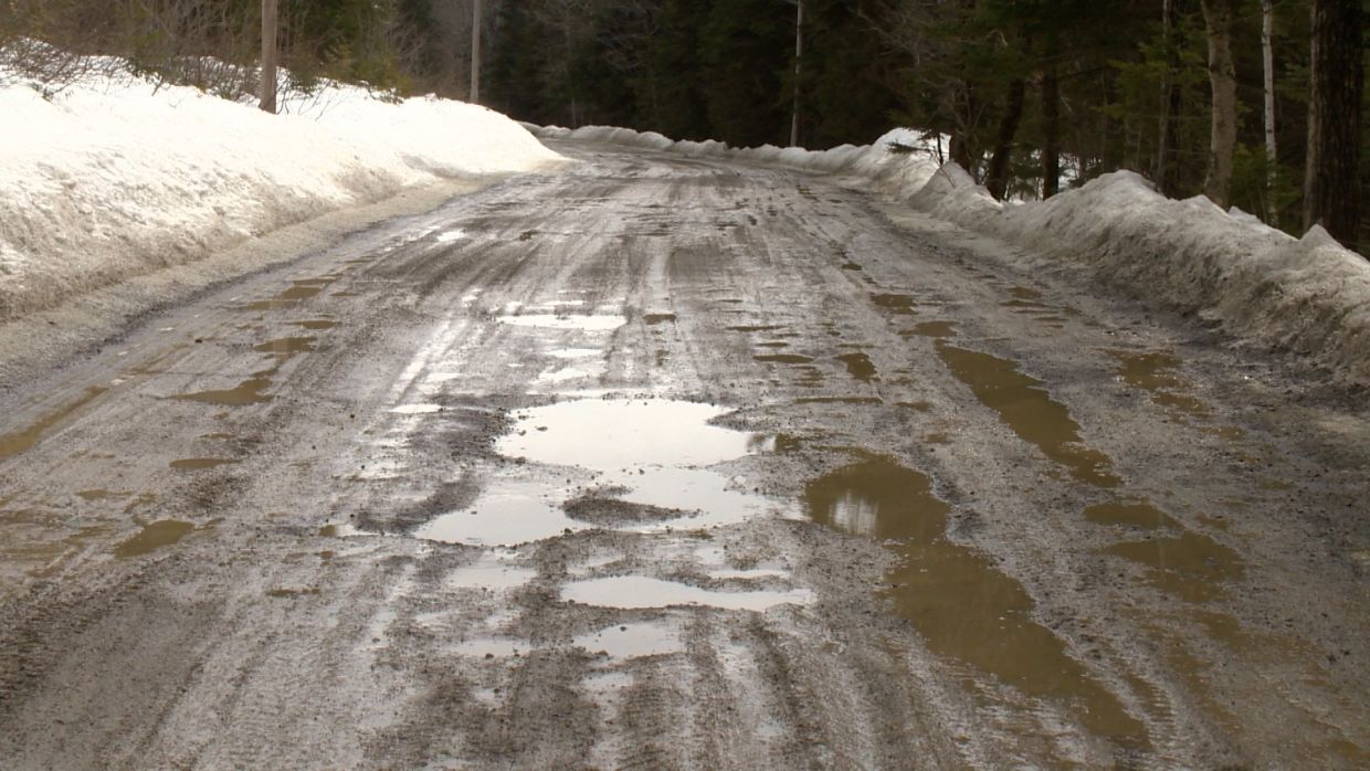 Escuminac : une route trouée cause des soucis aux résidents - TVA CIMT CHAU