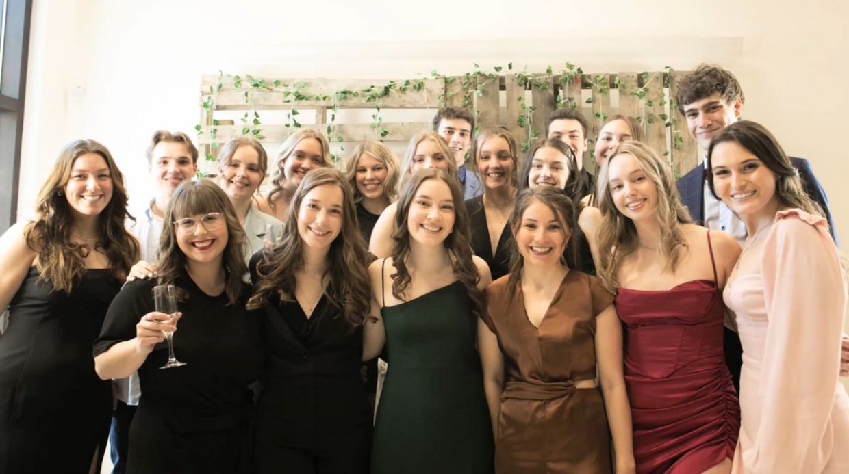 Carleton-sur-Mer célèbre ses finissants collégiaux! - TVA CIMT CHAU