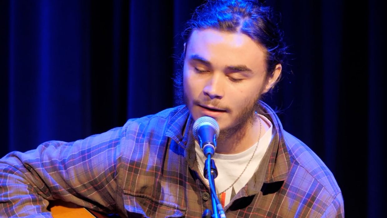 Le chanteur Jacques Surette en spectacle au Nouveau-Brunswick - TVA ...