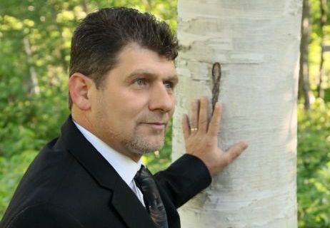 Le chanteur Louis Bérubé fait le saut en politique - TVA CIMT CHAU