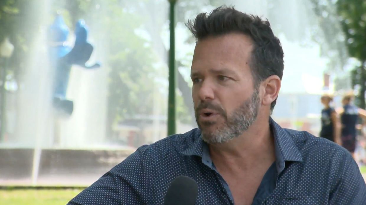 Un été coloré pour le caricaturiste Marc Beaudet - TVA CIMT CHAU