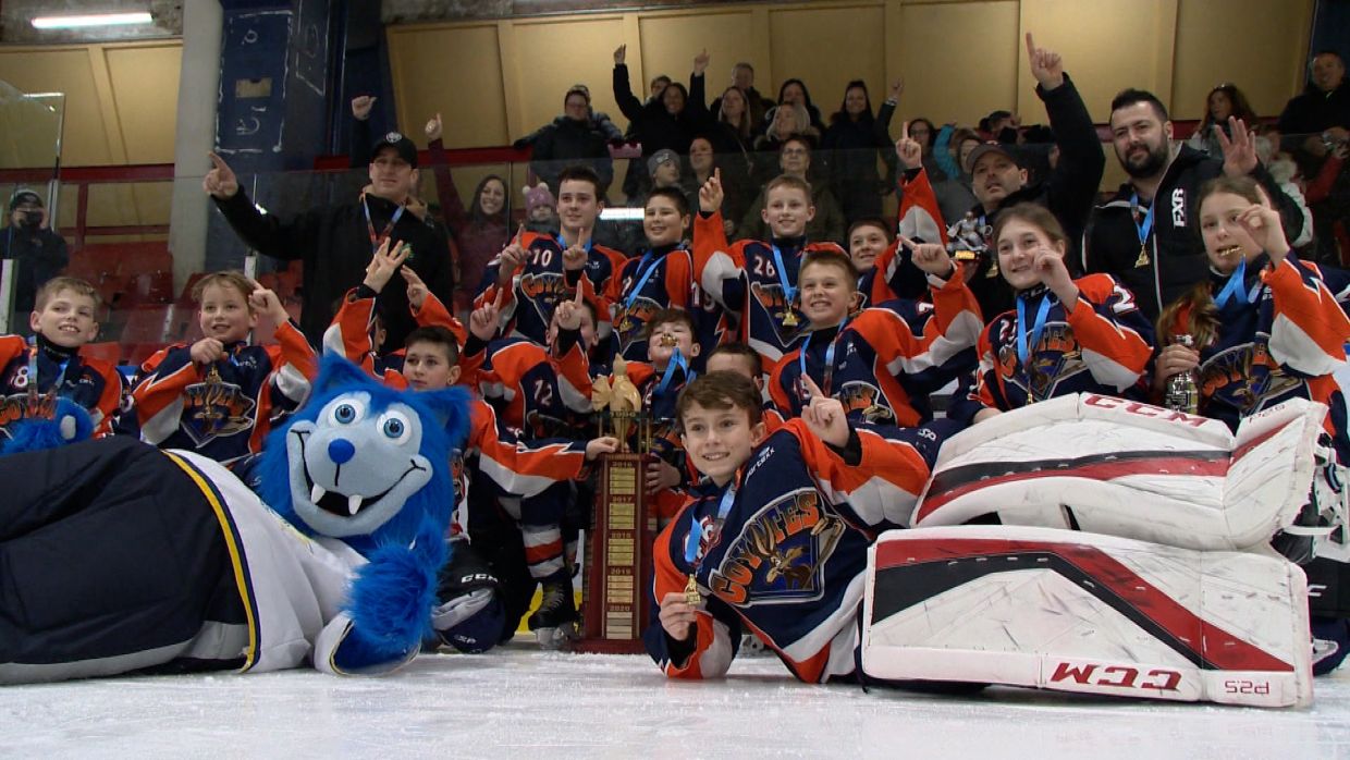 Tournoi pee-wee de Rivière-du-Loup : Des équipes de nos régions championnes - TVA CIMT CHAU