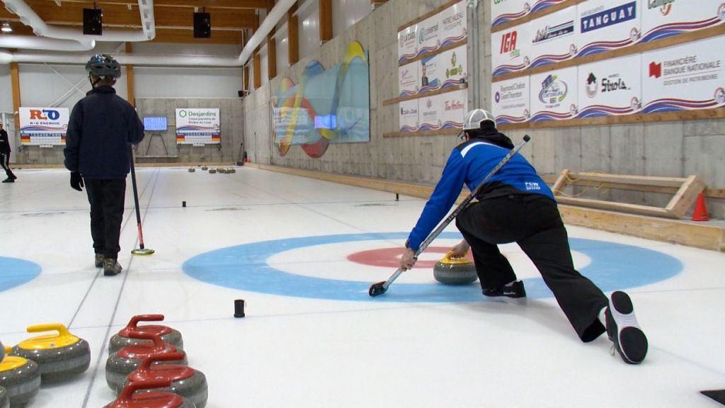 Le curling en hausse dans la région et chez les jeunes en vue des Jeux du Québec - TVA CIMT CHAU