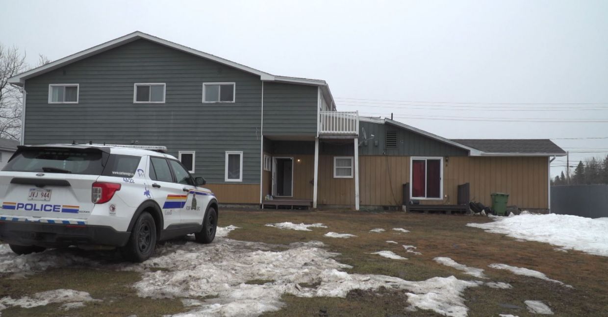 Homme barricadé à Tracadie: un individu de 19 ans accusé - TVA CIMT CHAU