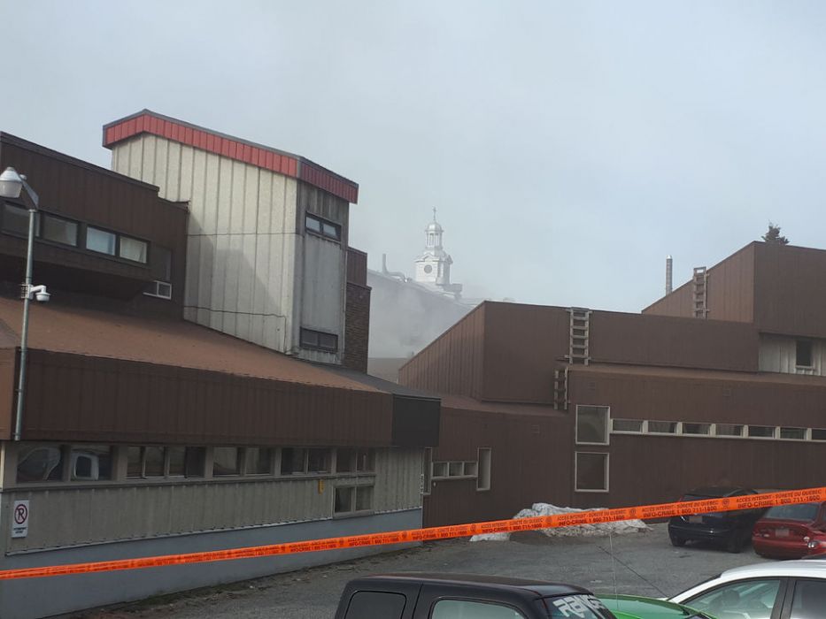 Incendie majeur aux résidences du Cégep de Gaspé - TVA CIMT CHAU