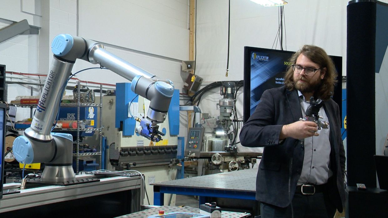 Un système robotisé qui imite le talent humain - TVA CIMT CHAU